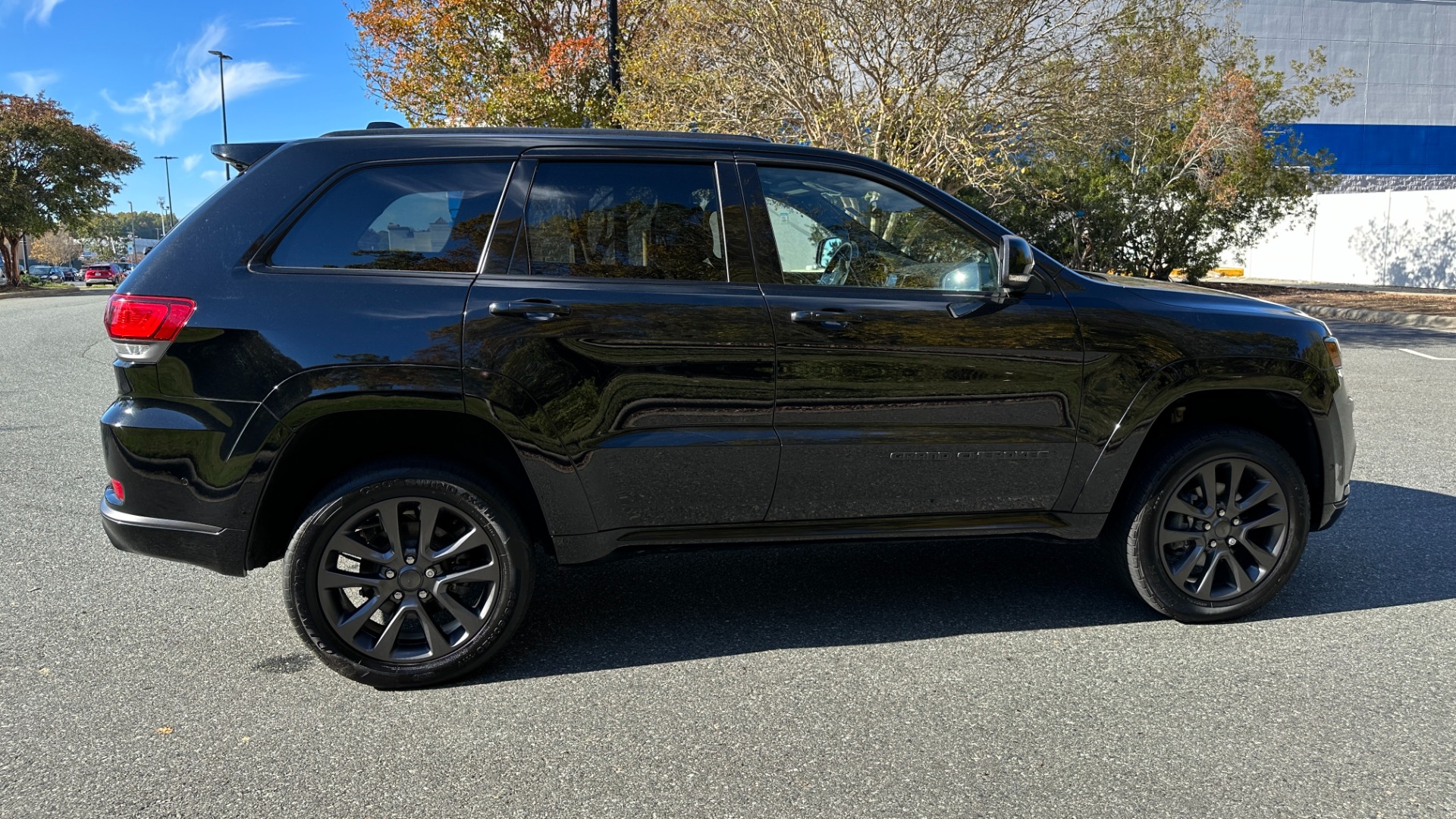 Blackout Jeep Grand Cherokee