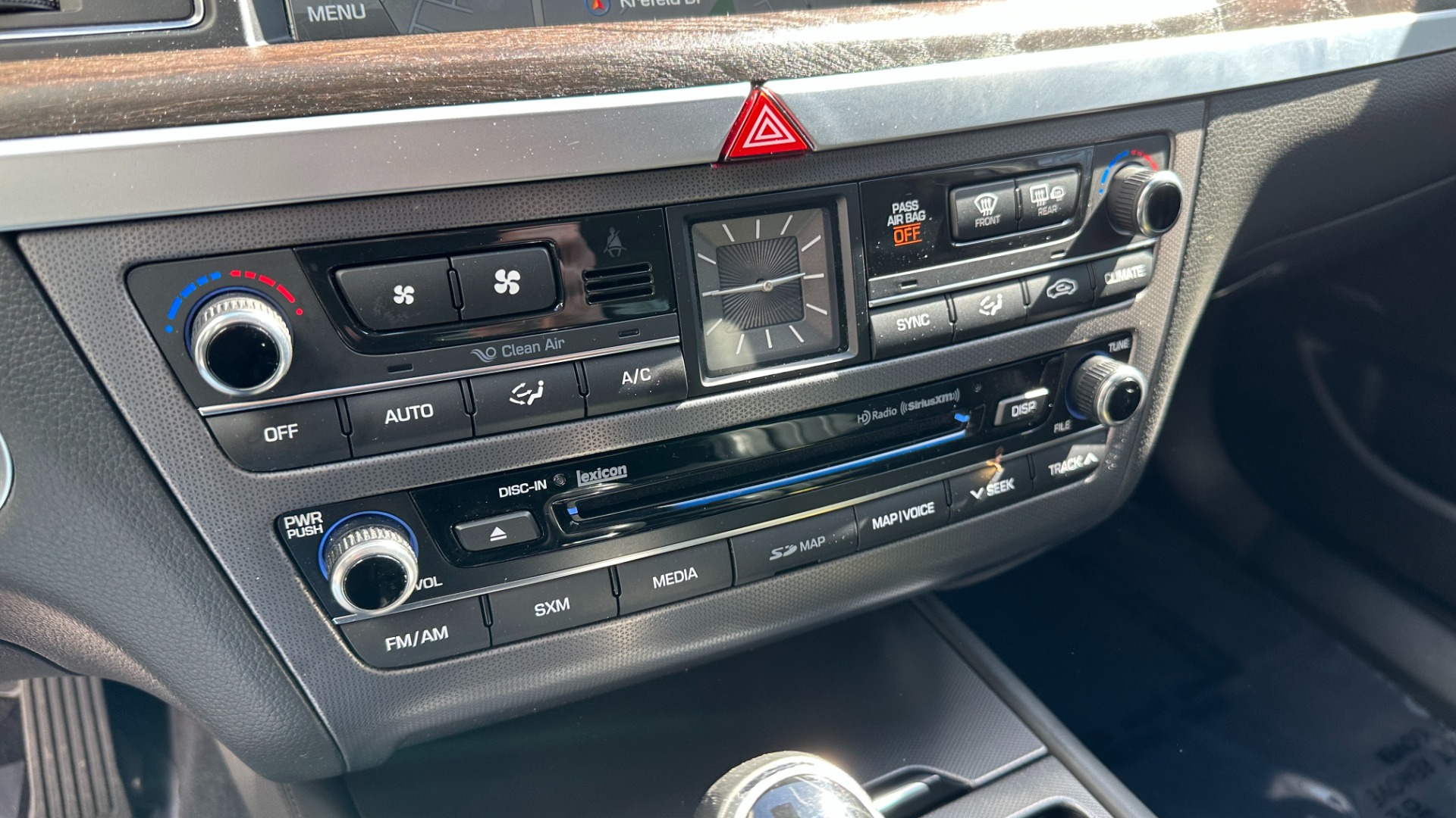 Used 2015 Hyundai Genesis 3.8L AWD / SIGNATURE PACKAGE / TECH PACKAGE ...