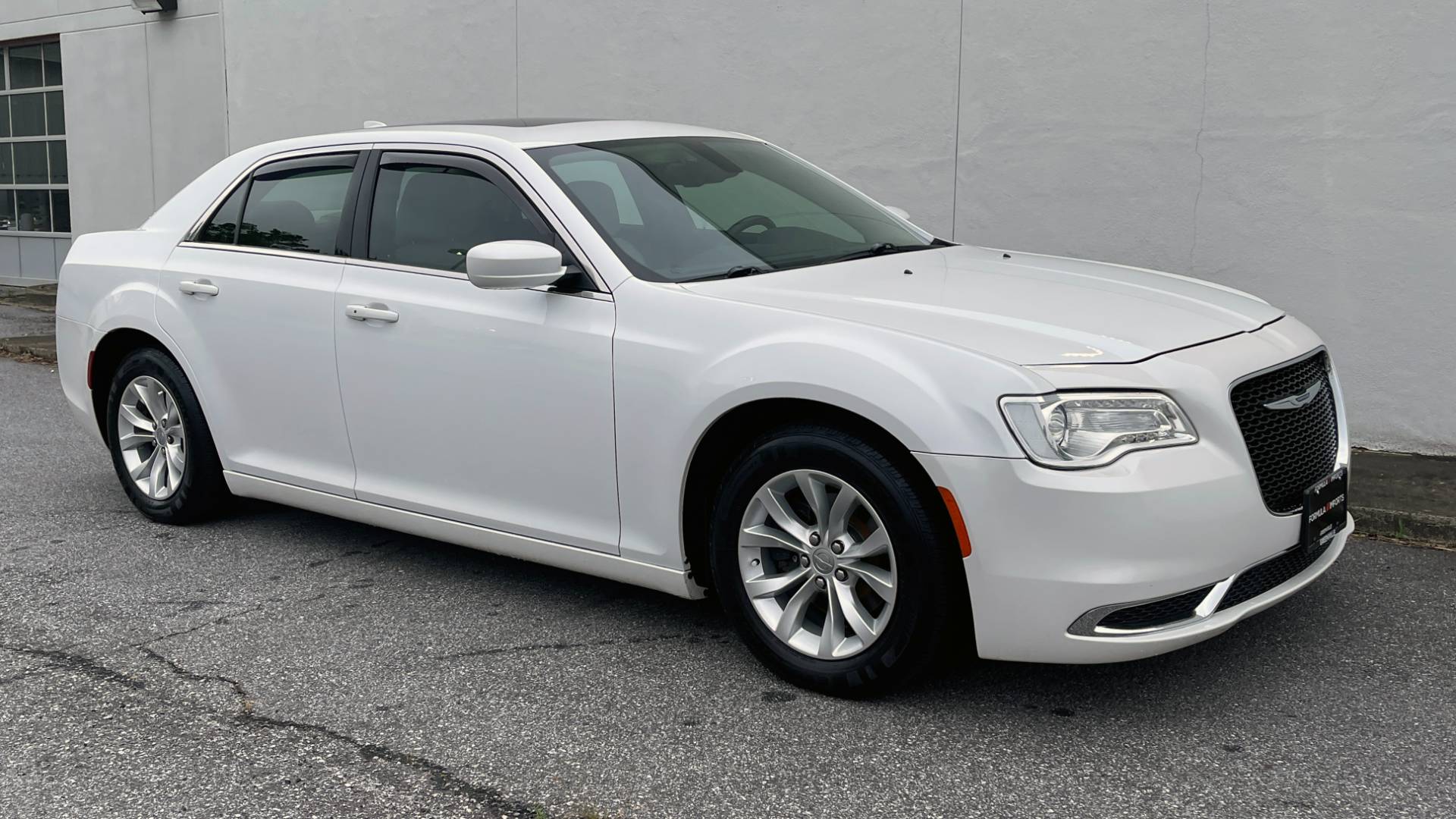 Used 2016 Chrysler 300 LIMITED 3.6L SEDAN / NAV / PANO-ROOF / AUTOMATIC ...