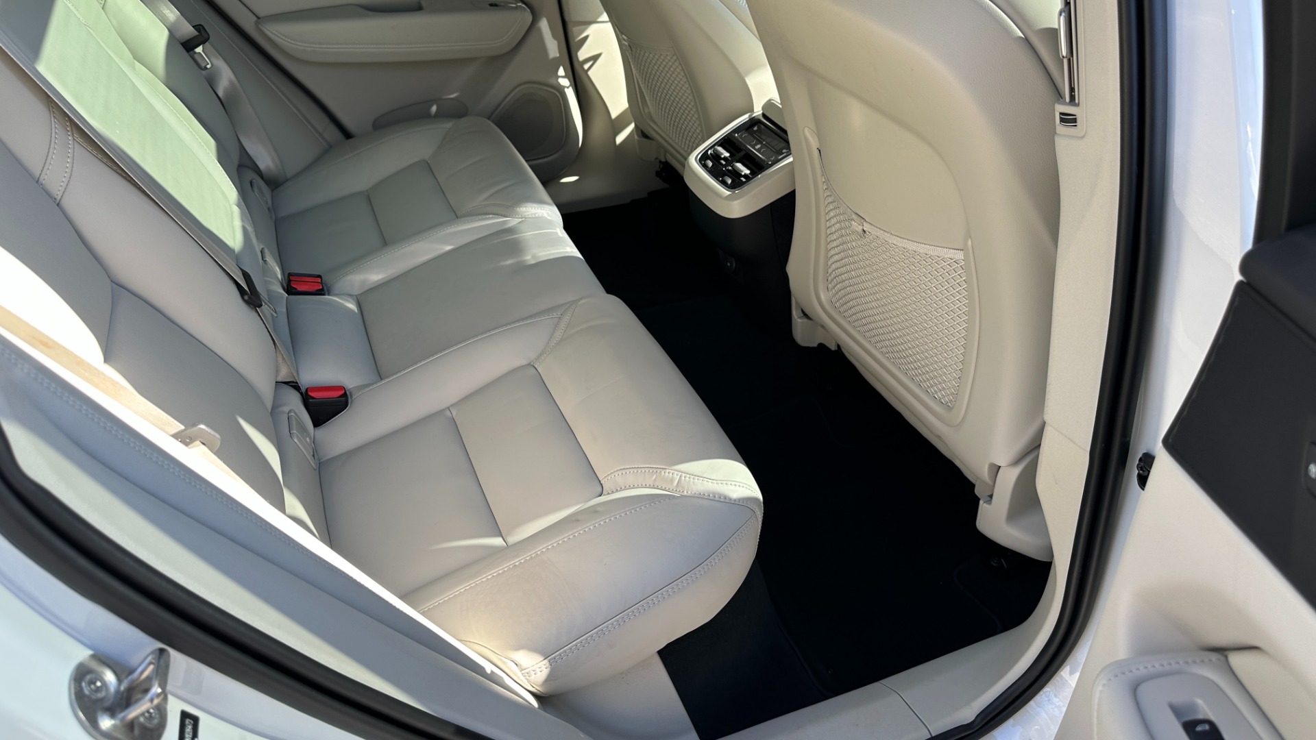 Used 2022 Volvo XC60 INSCRIPTION / CLIMATE PACKAGE / ADVANCED PACKAGE ...