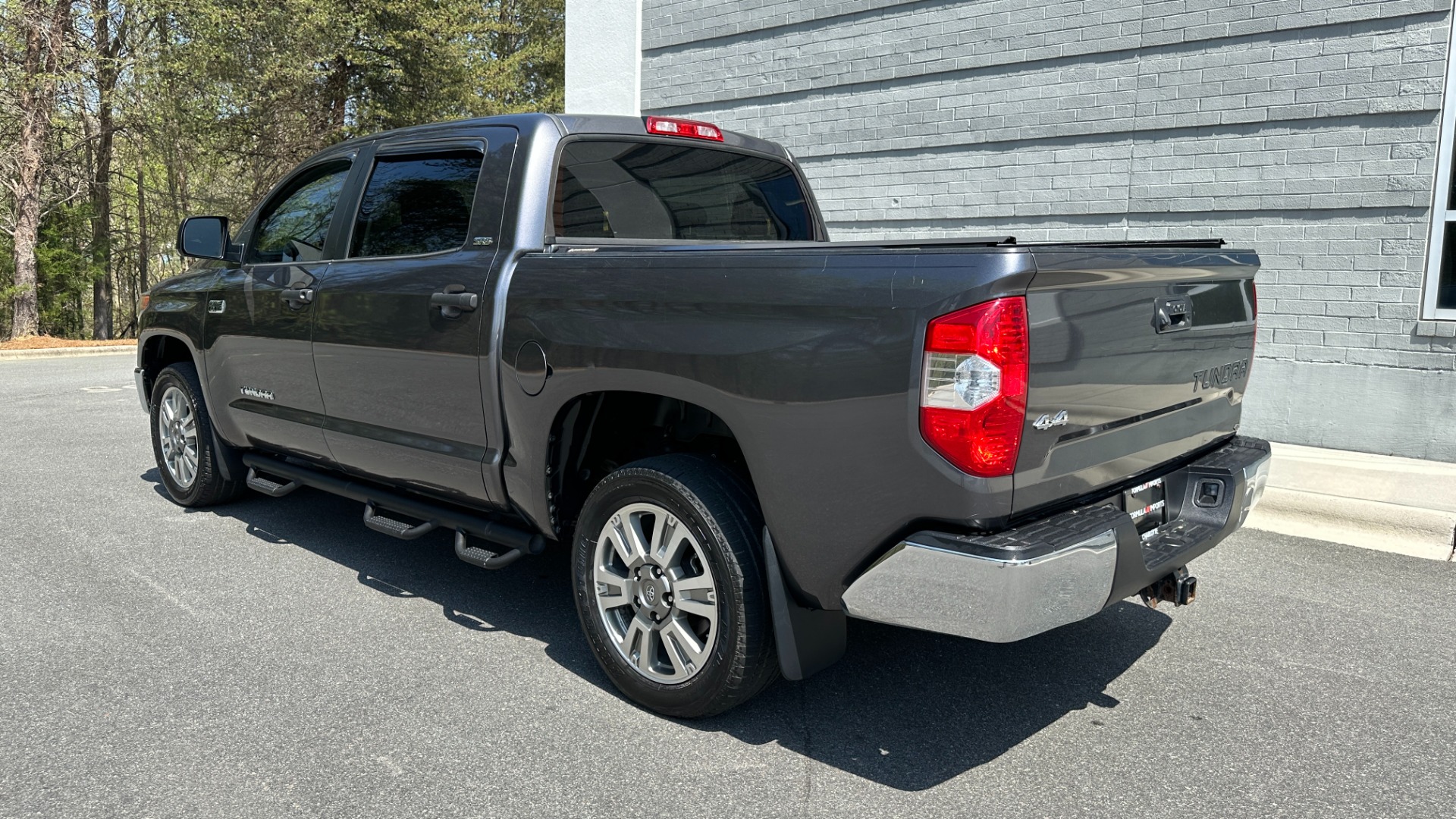 Used 2018 Toyota Tundra 4WD SR5 CREWMAX / 5.7L ENGINE / SR5 UPGADE ...