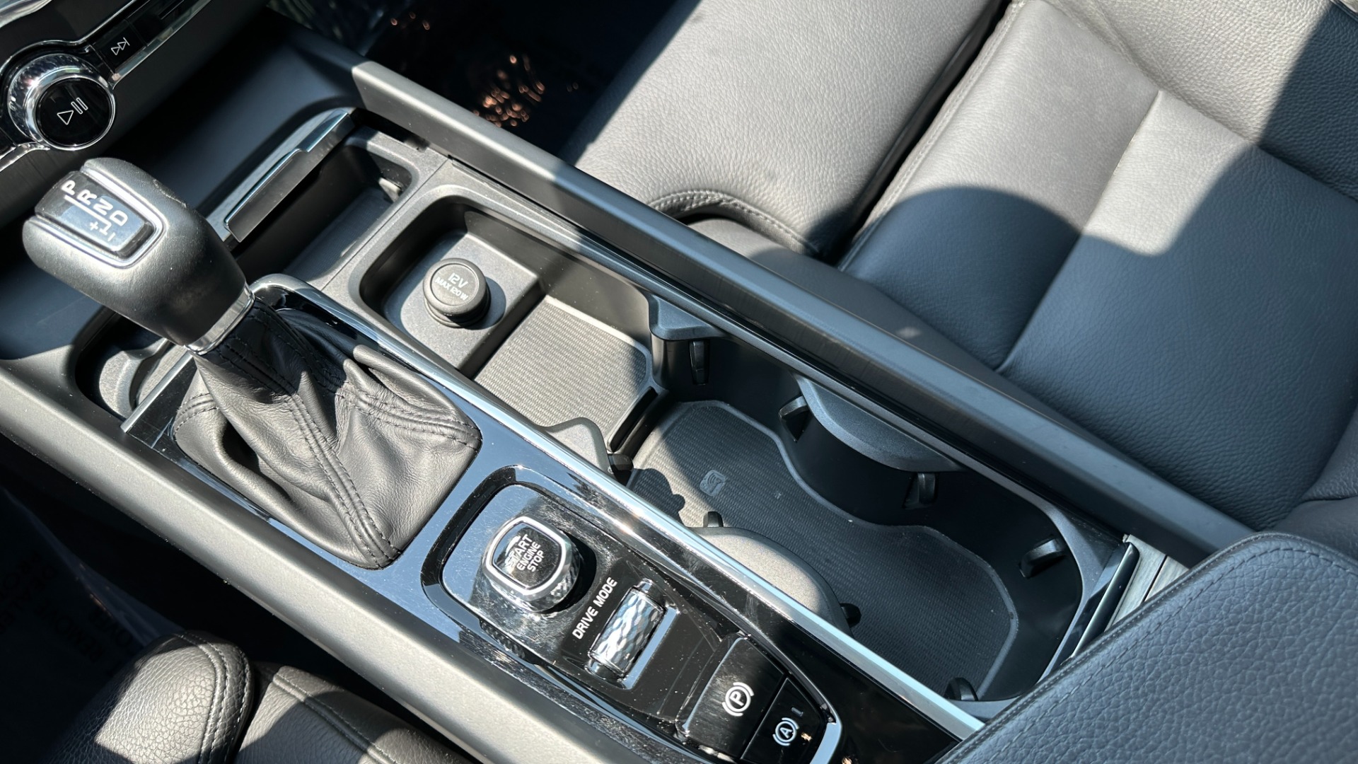 Used 2020 Volvo XC60 INSCRIPTION / PANORAMIC SUNROOF / HEATED SEATS ...