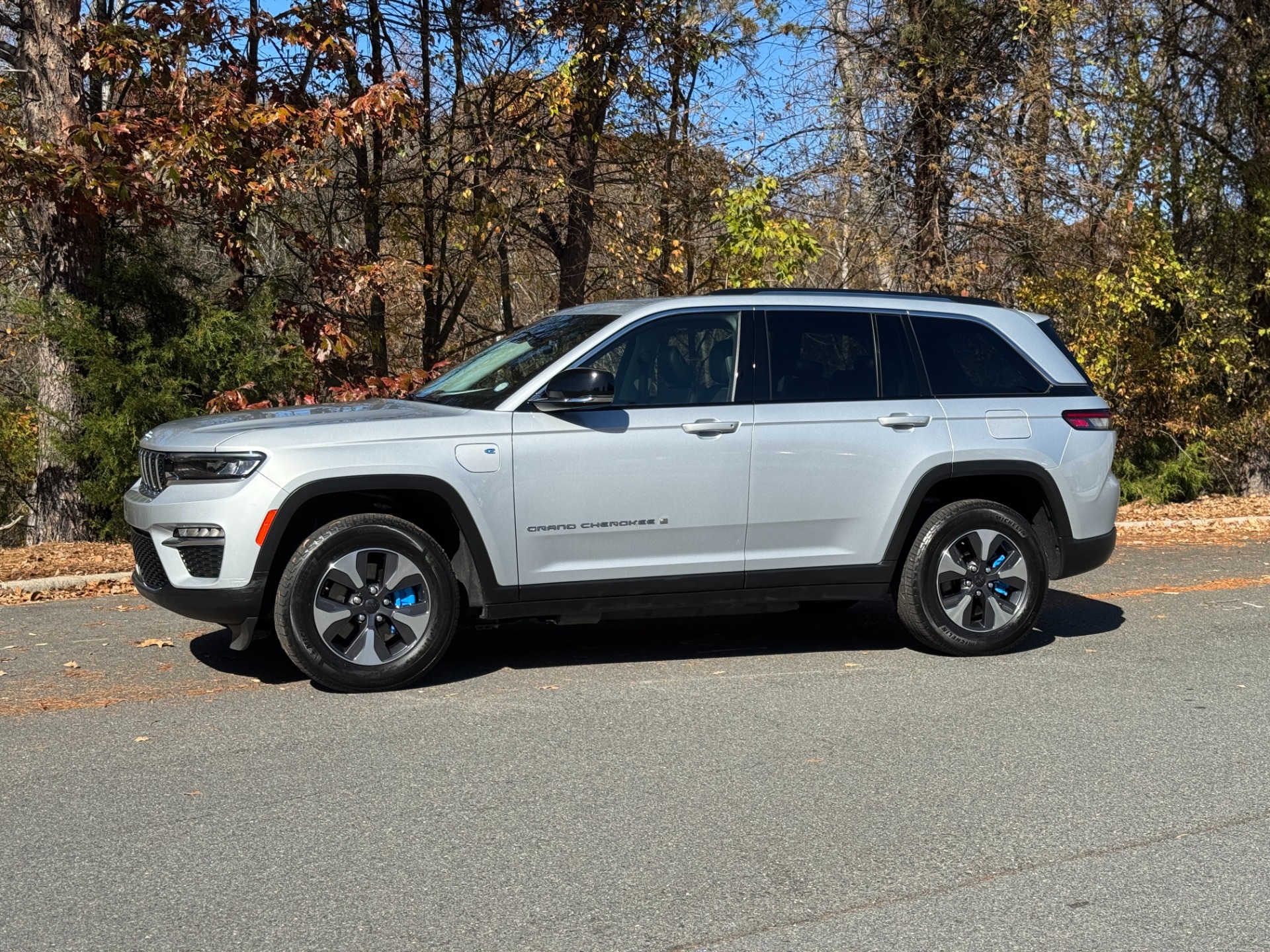 Used 2022 Jeep Grand Cherokee 4xe PANO ROOF / CARPLAY / PASS DISPLAY ...