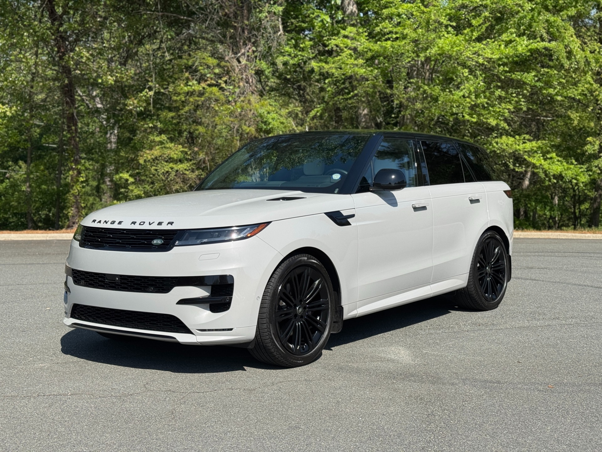 Range Rover Sport 2024 White With Black Rims