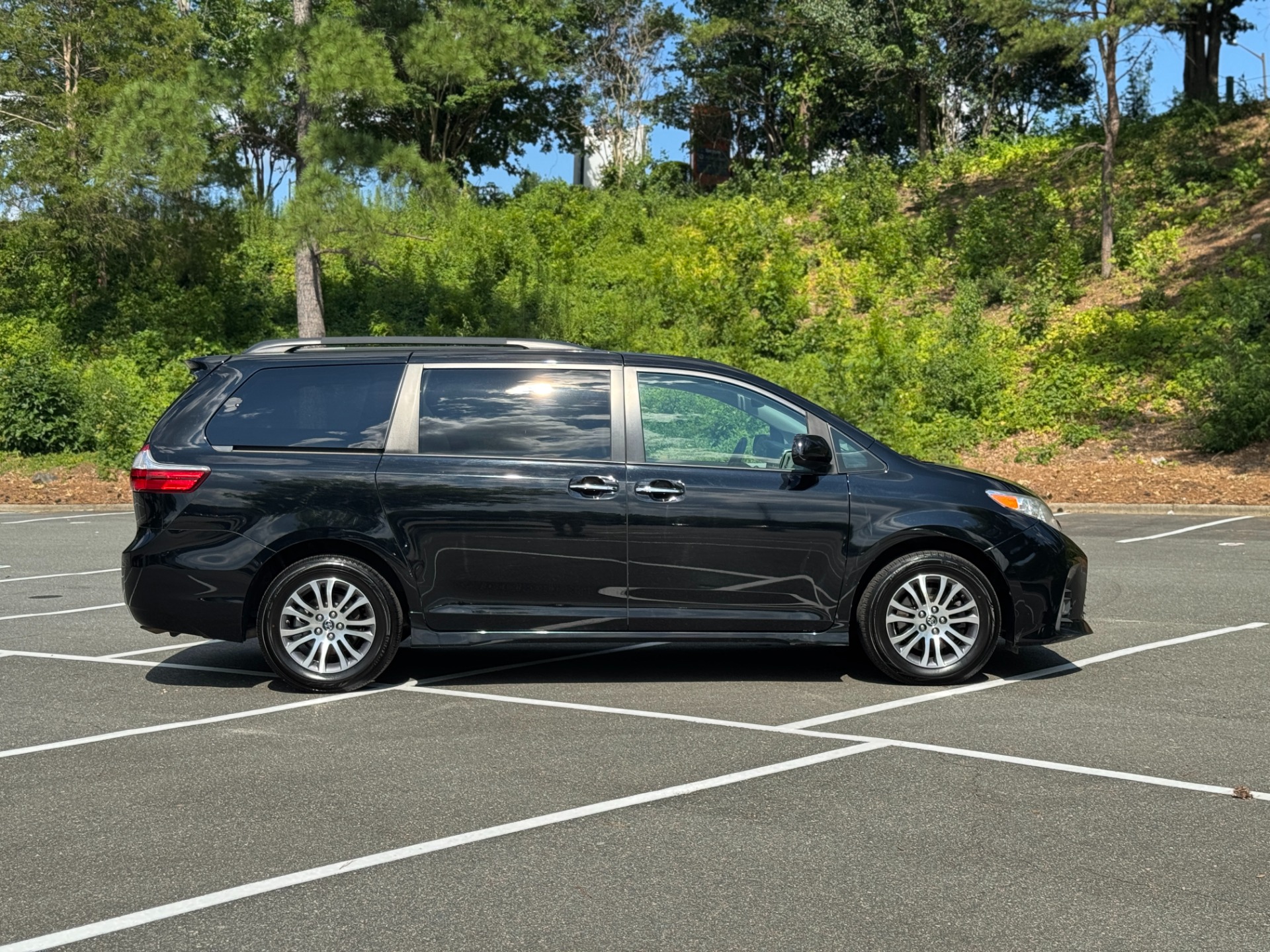 Used 2020 Toyota Sienna XLE Auto Access Seat NAVIGATION PKG / PREMIUM ...